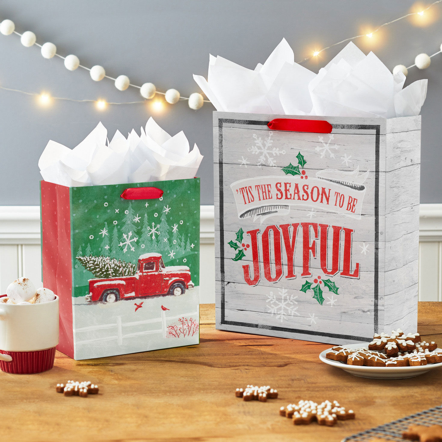 Home for the Holidays 8-Pack Assorted Medium and Large Gift Bag Bundle ...