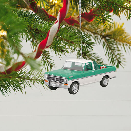Christmas Cards, Gifts, Ornaments & Decorations | Hallmark